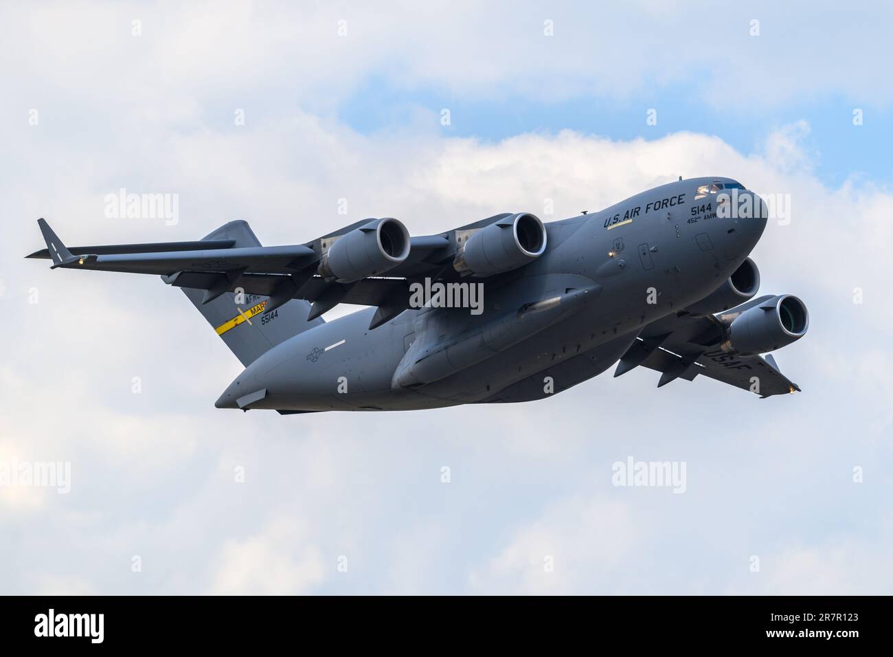 US Air Force C-17 Globemaster aircraft in flight Stock Photo - Alamy