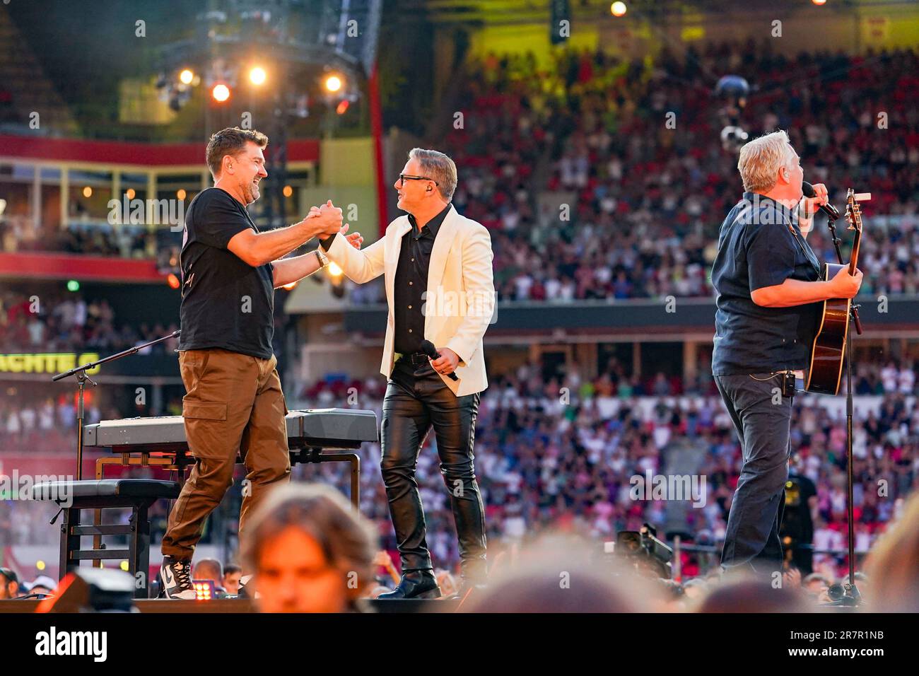 EINDHOVEN, NEDERLAND - 16 JUNI - Paul de Munnik, Guus Meeuwis en Thomas ...