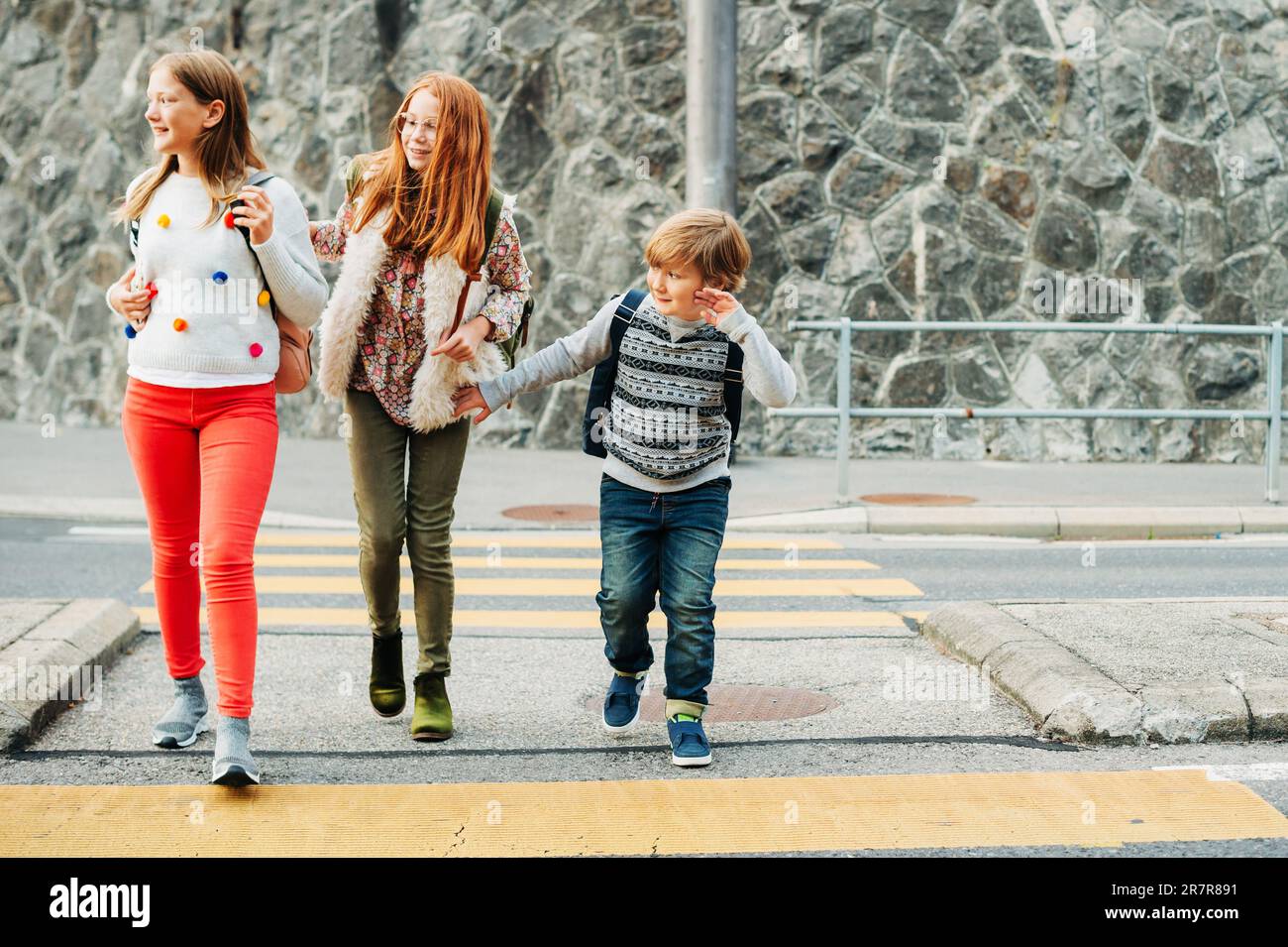 Group children crossing road hi-res stock photography and images - Alamy