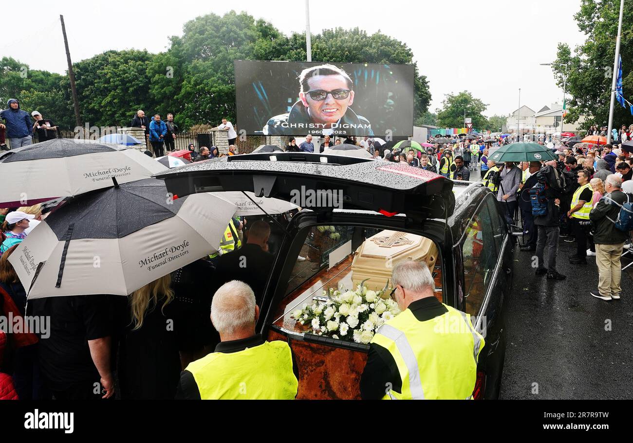 The hearse carrying the coffin of Aslan frontman Christy Dignam stops ...