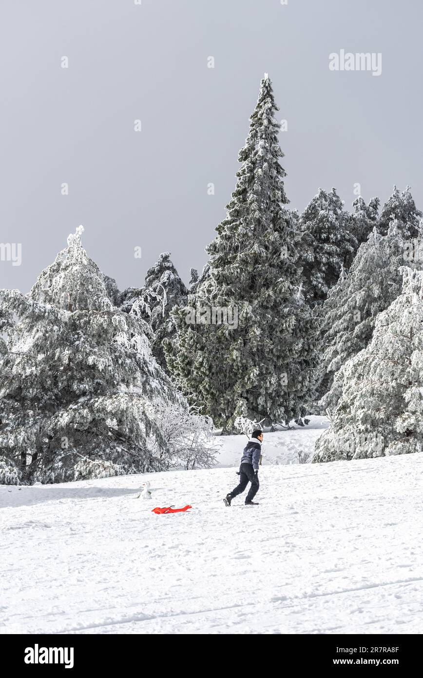 Trudging hi-res stock photography and images - Alamy