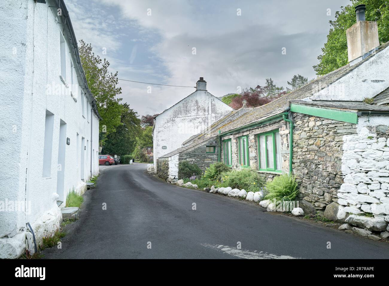 The hamlet of Rosthwaite in the Borrowdale valley, Lake District ...