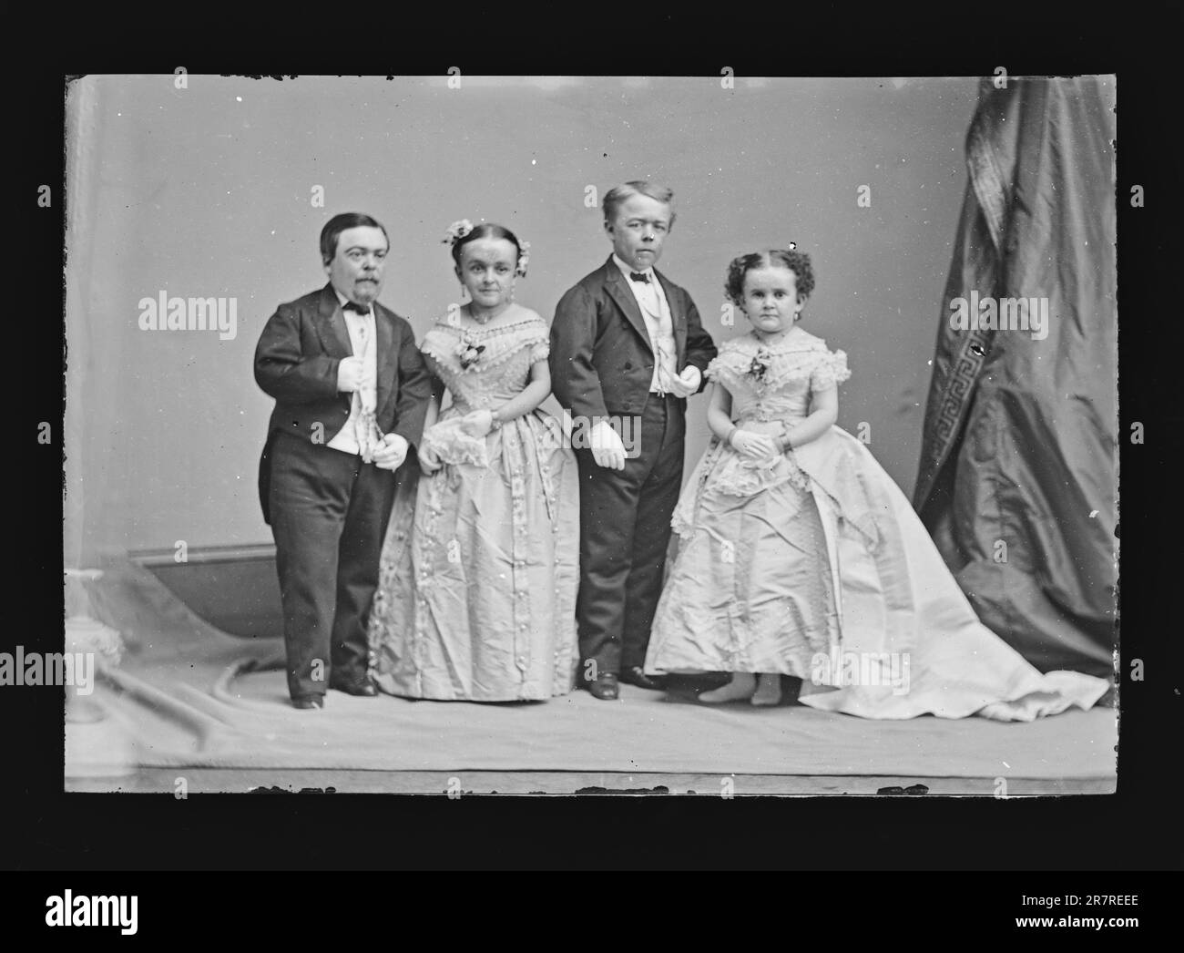 Strattons, G.W.M. Nutt, and Minnie Warren c. 1860-1870 Stock Photo - Alamy