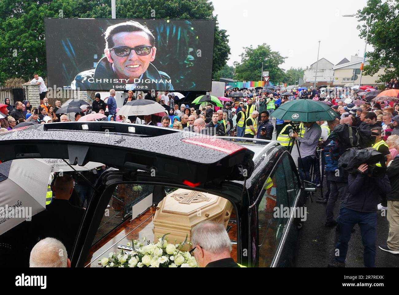 The hearse carrying the coffin of Aslan frontman Christy Dignam stops ...