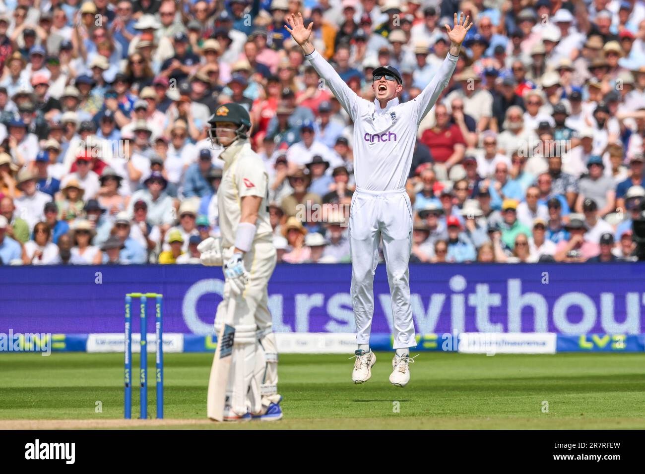 Cricket crawley smith hi-res stock photography and images - Alamy