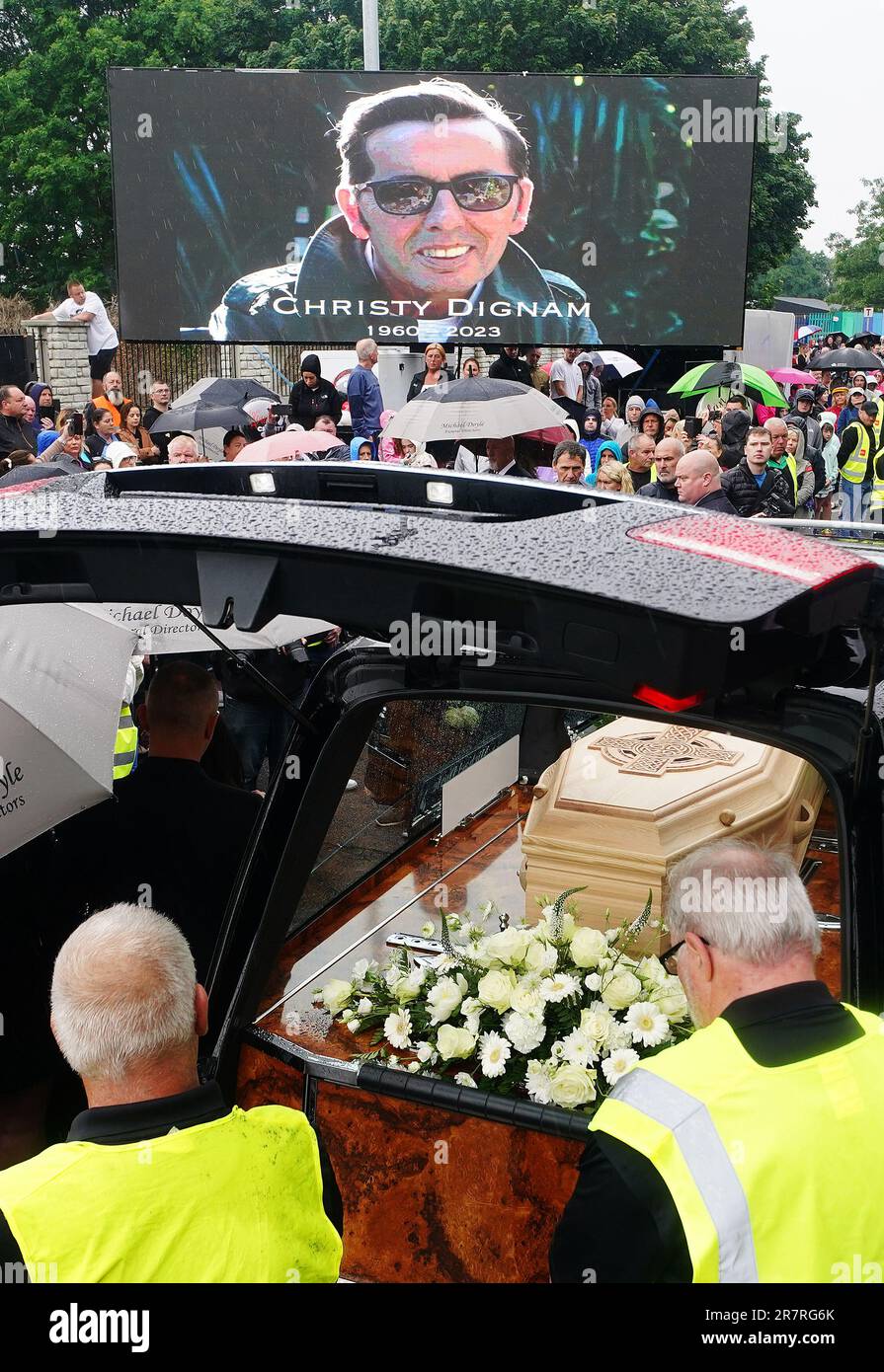 The hearse carrying the coffin of Aslan frontman Christy Dignam stops ...
