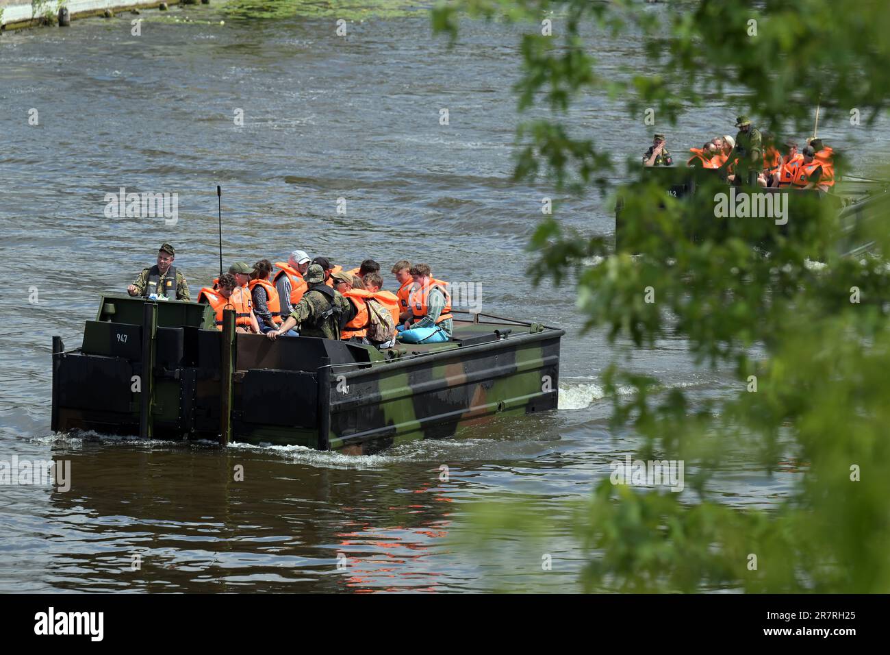 17 June 2023, Brandenburg, Brandenburg/Havel: Visitors to the ...