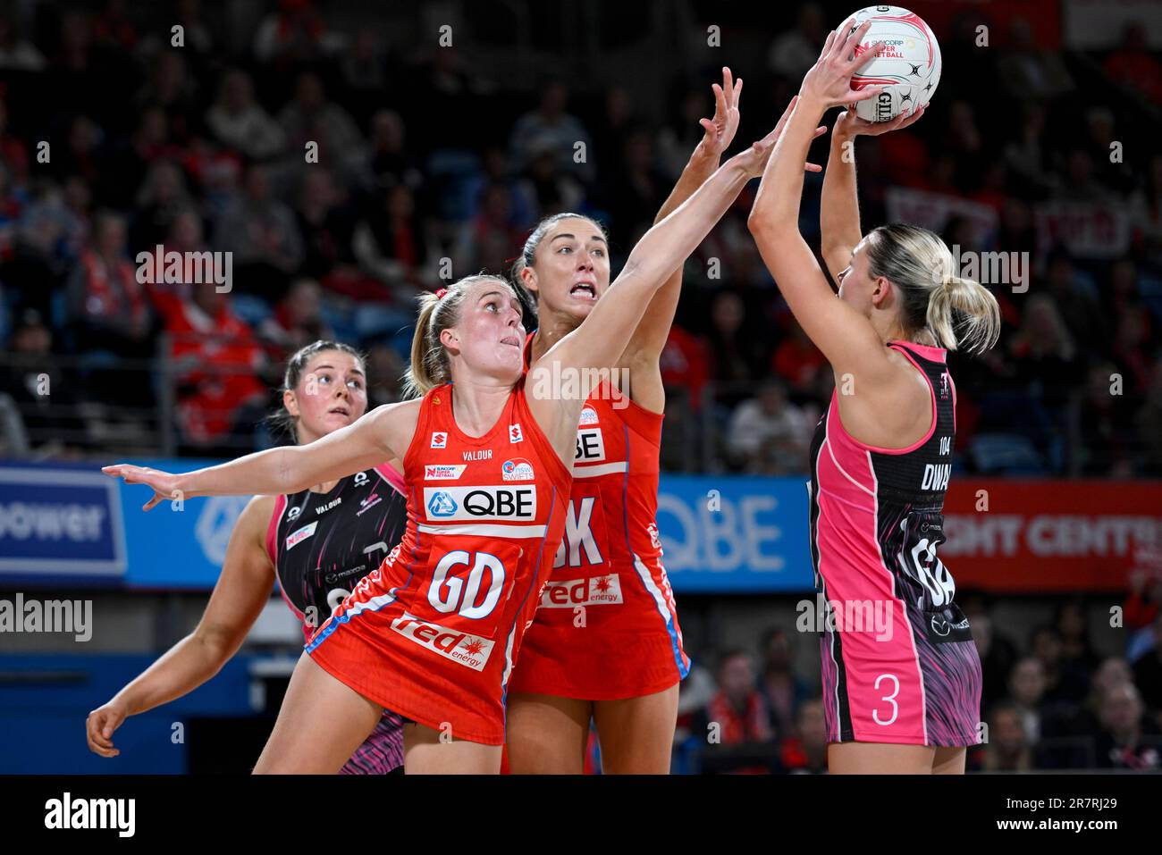 Super netball rondoni thunderbirds immagini e fotografie stock ad alta ...