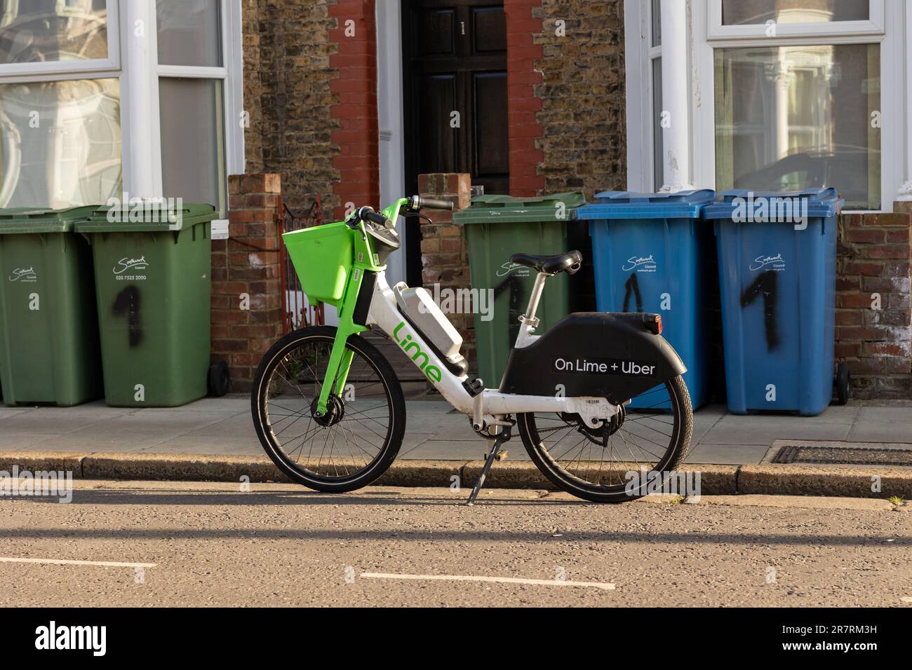 A Lime bicycle parked on the roadside in London Stock Photo - Alamy