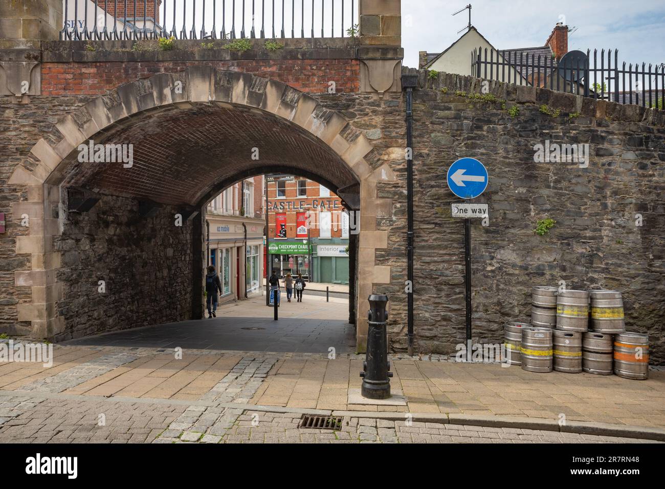 County derry ireland city wall hi-res stock photography and images - Alamy