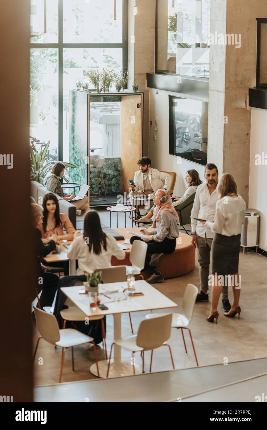 Inter generational employees hi-res stock photography and images - Alamy