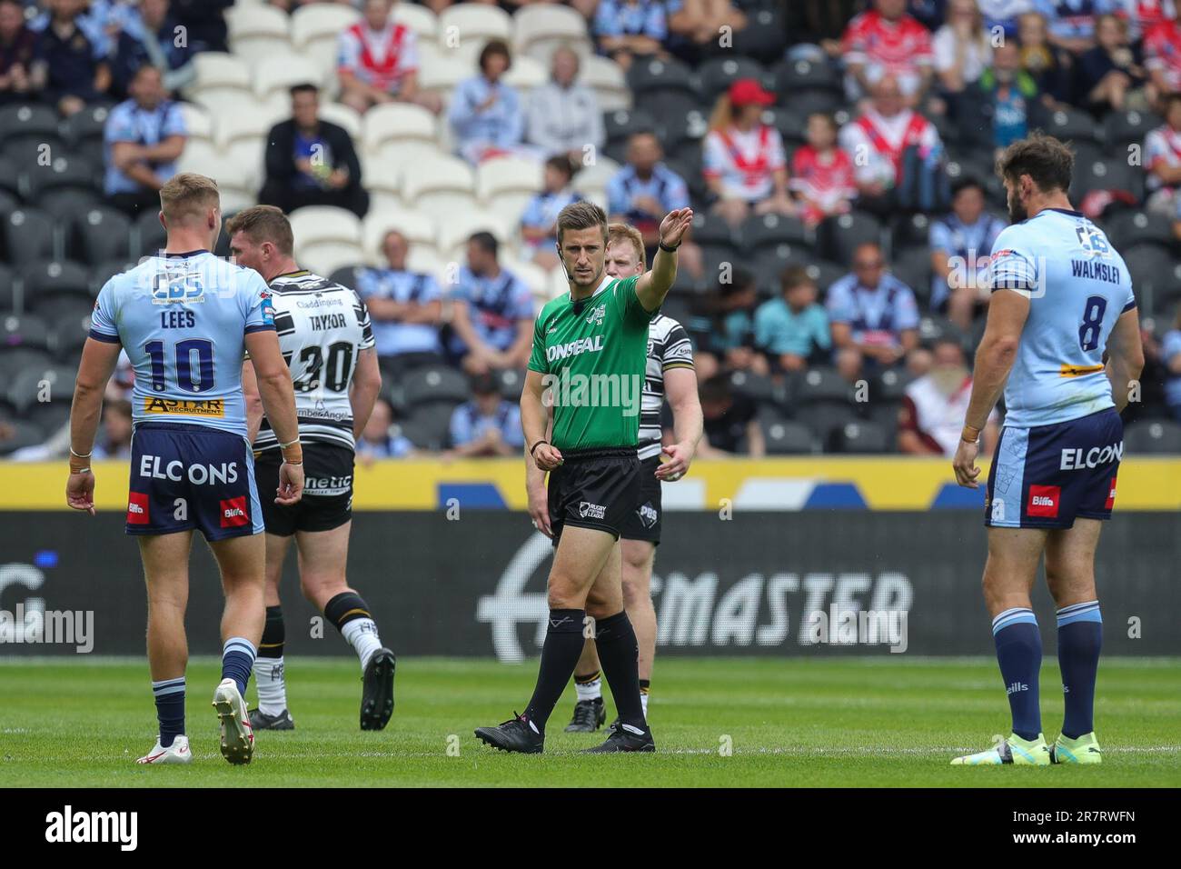 Referee Chris Kendall in action during the Betfred Challenge Cup match ...