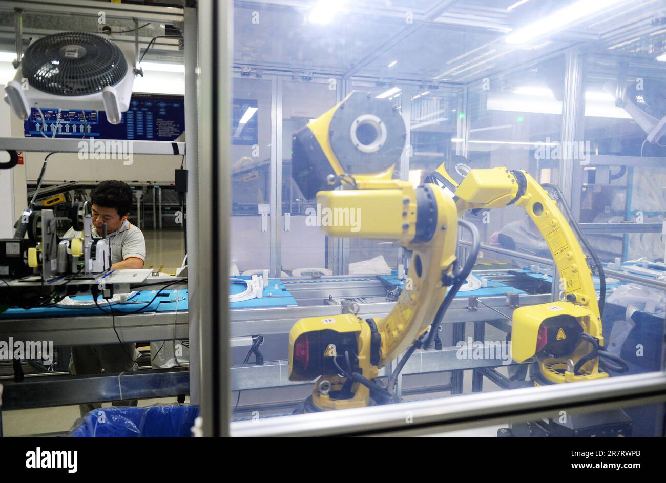 Materials innovation factory hi-res stock photography and images - Alamy