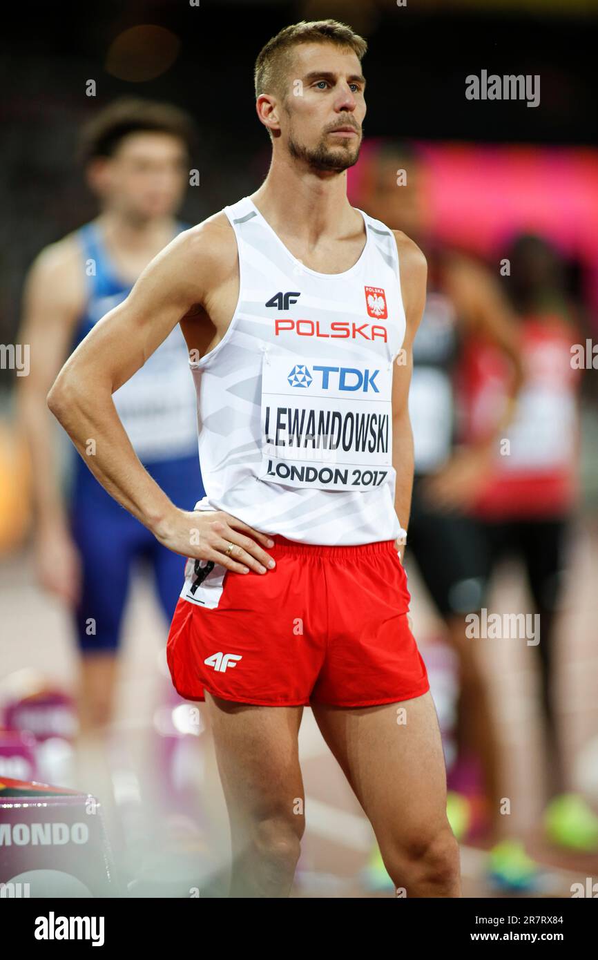 Marcin Lewandowski participating in the 800 meter at the World ...