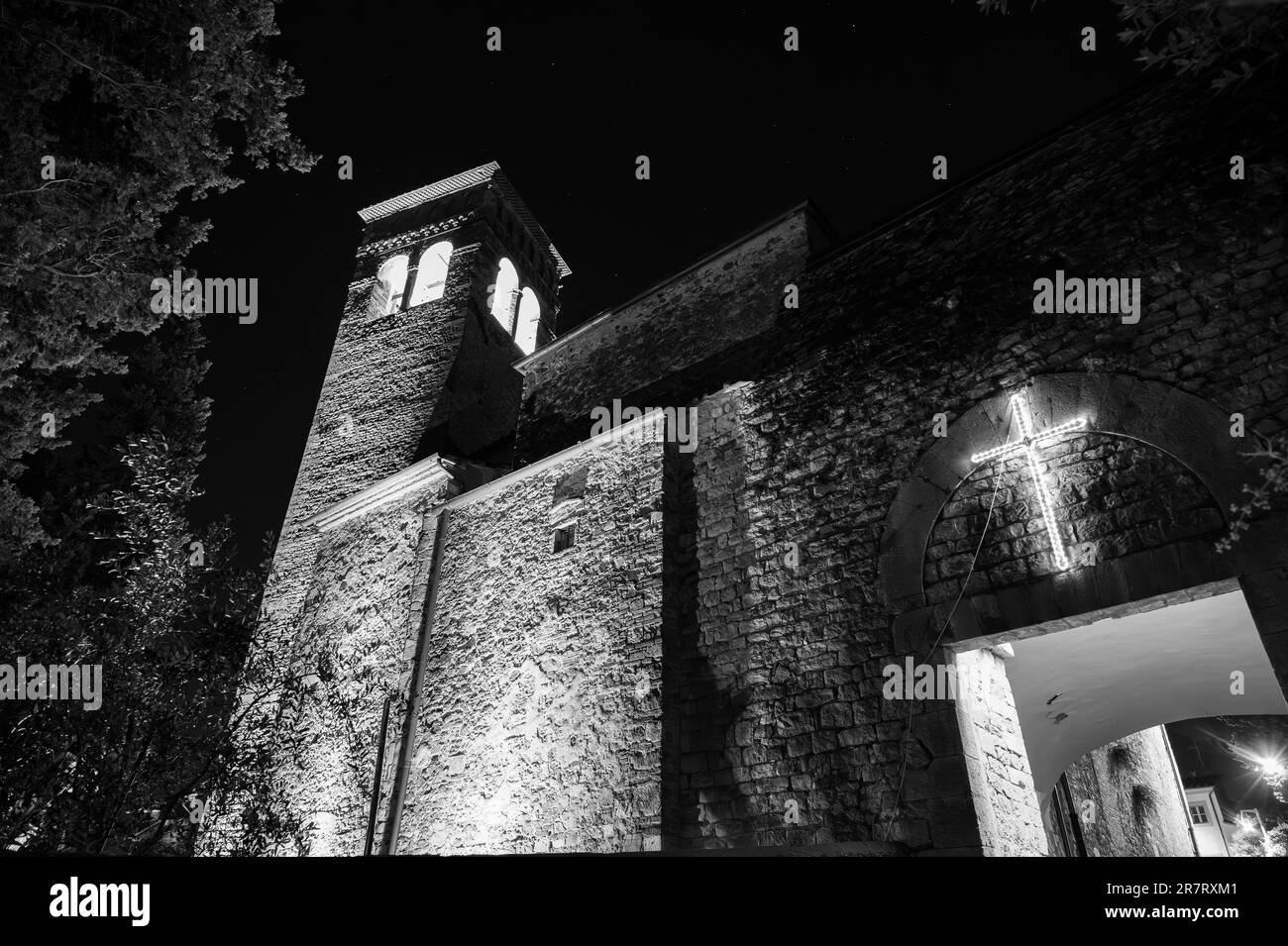 Built between 1085 and 1096, it was partially rebuilt in the XIII ...