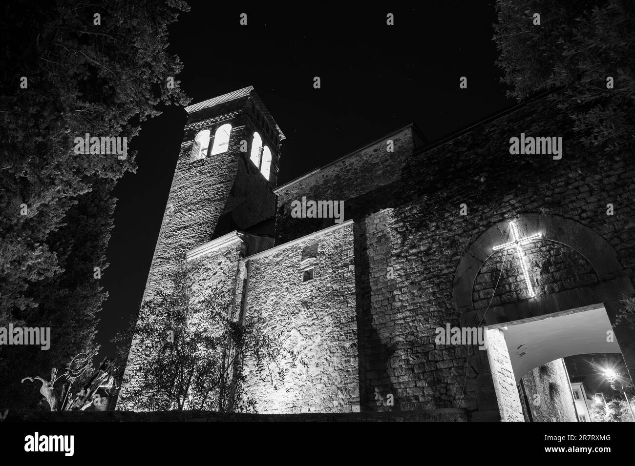 Built between 1085 and 1096, it was partially rebuilt in the XIII ...