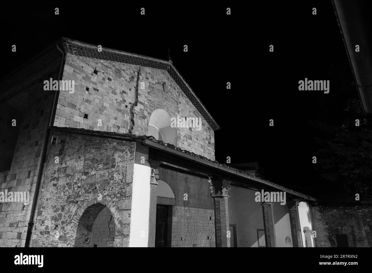 Built between 1085 and 1096, it was partially rebuilt in the XIII ...