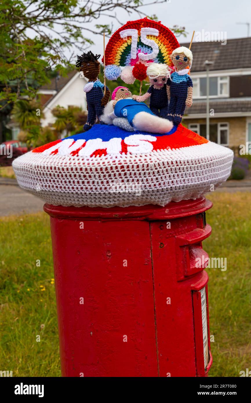 Poole, Dorset, UK. 17th June 2023. A knitted crocheted postbox topper ...