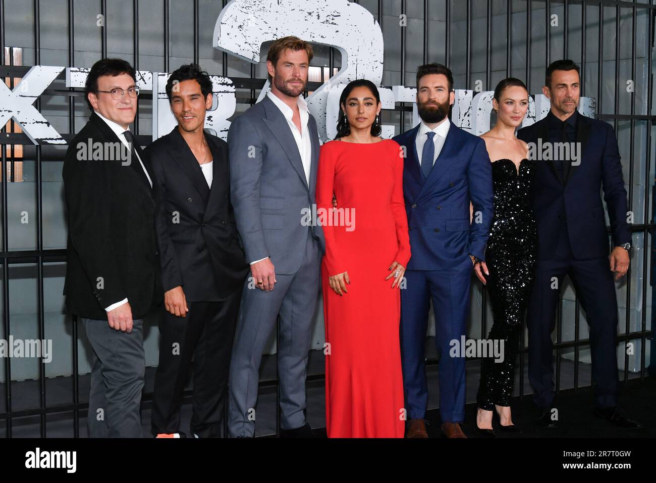 Anthony Russo, guest, Chris Hemsworth, Golshifteh Farahani, Sam ...