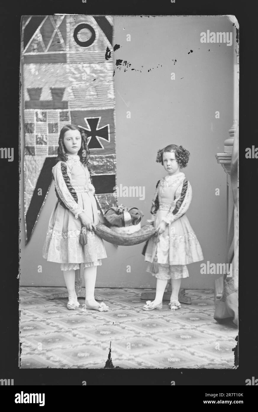 Costume girls 1860s hi-res stock photography and images - Alamy