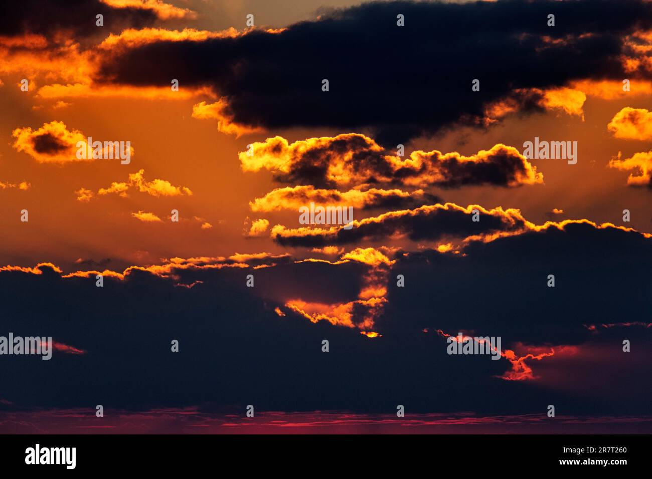 Dramatic sky wallpaper hi-res stock photography and images - Alamy