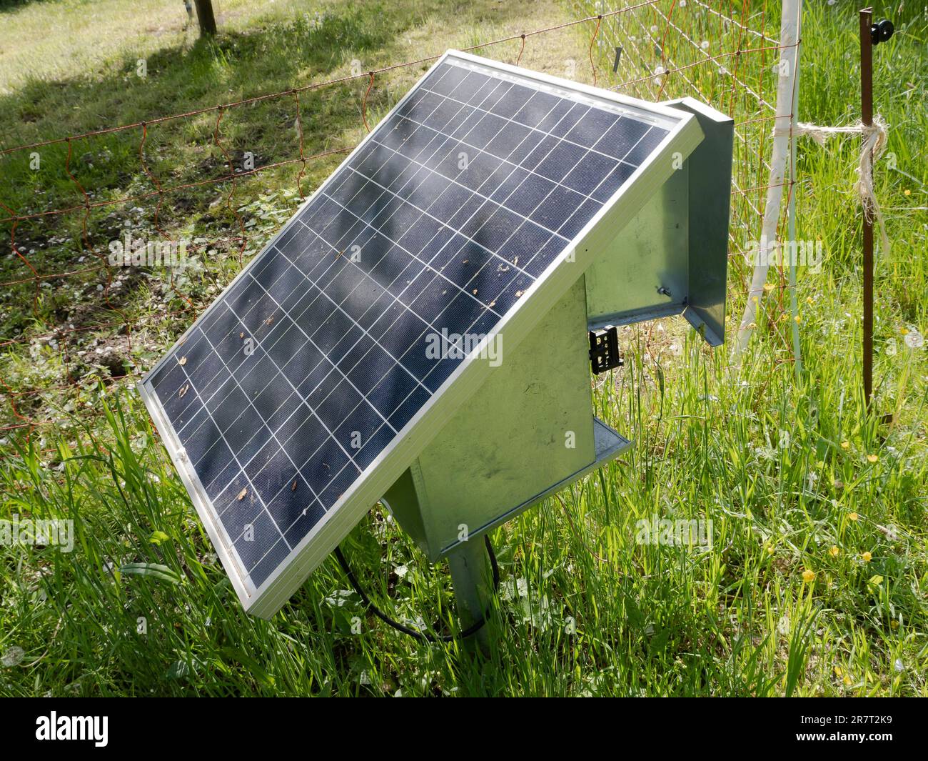Electric fences hi-res stock photography and images - Alamy