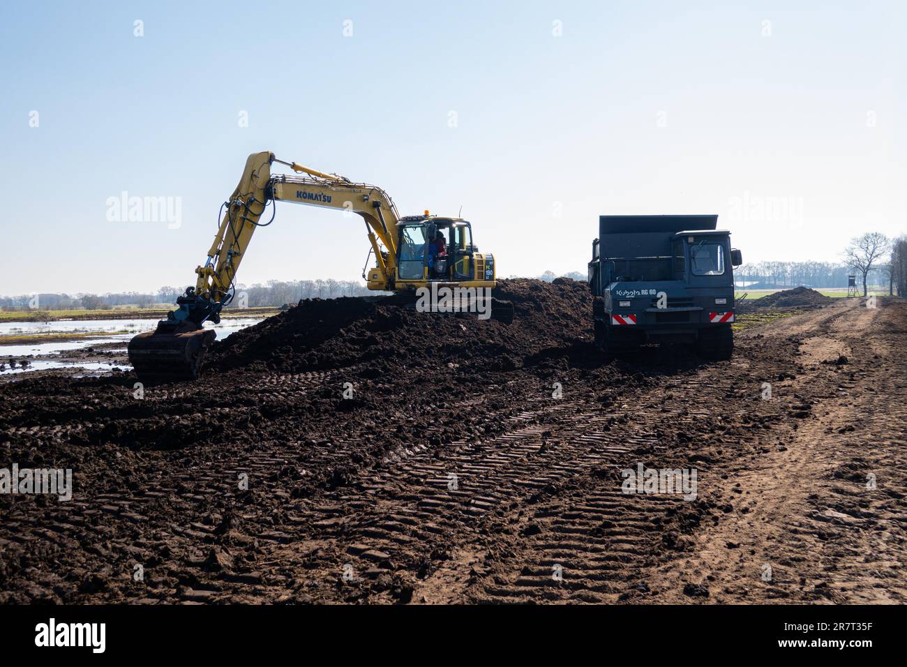 Moor protection through rewetting, tracked vehicle suitable for moors ...