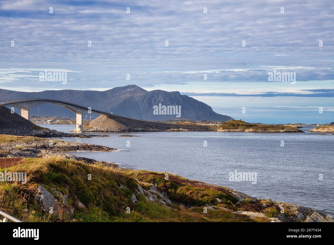 Atlantic Road, prominent bridge Storseisundbrua, Norwegian Landscape ...
