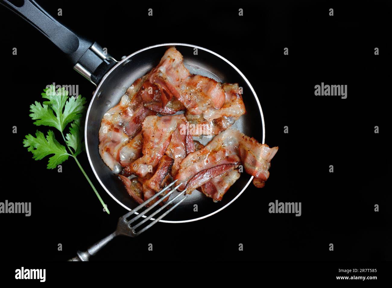 Fried bacon, bacon strips in frying pan, breakfast bacon Stock Photo ...