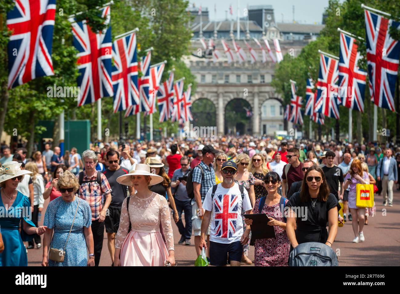 London, UK. 17 June 2023. Members of the public in The Mall gather to ...