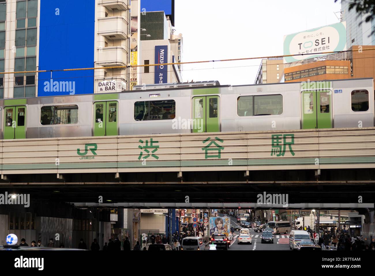 Shibuya, Japan. 17th Jan, 2023. The Shibuya crossing with the JR East ...