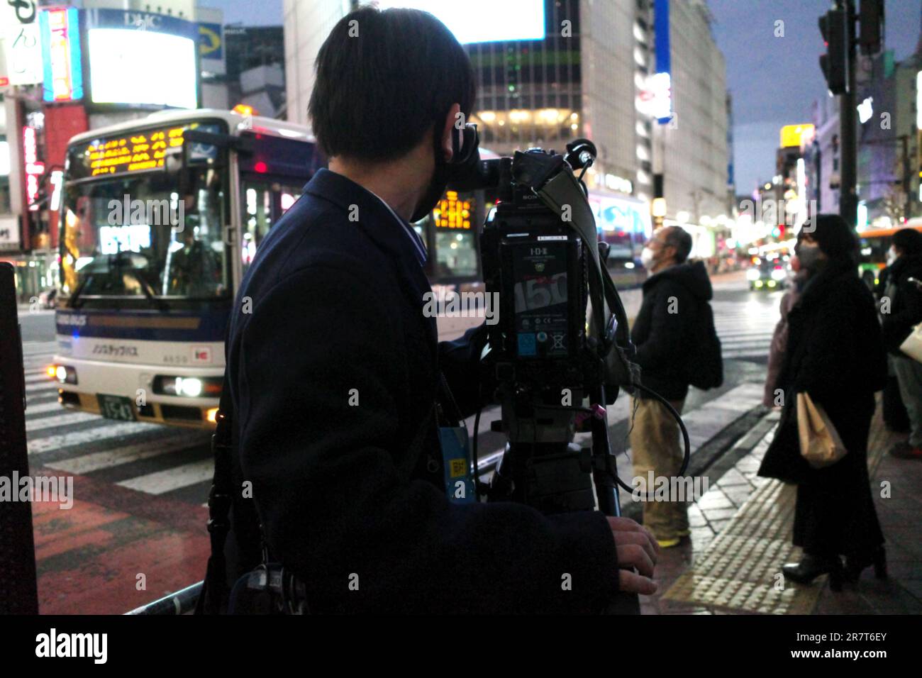 Tv news crew hi-res stock photography and images - Alamy