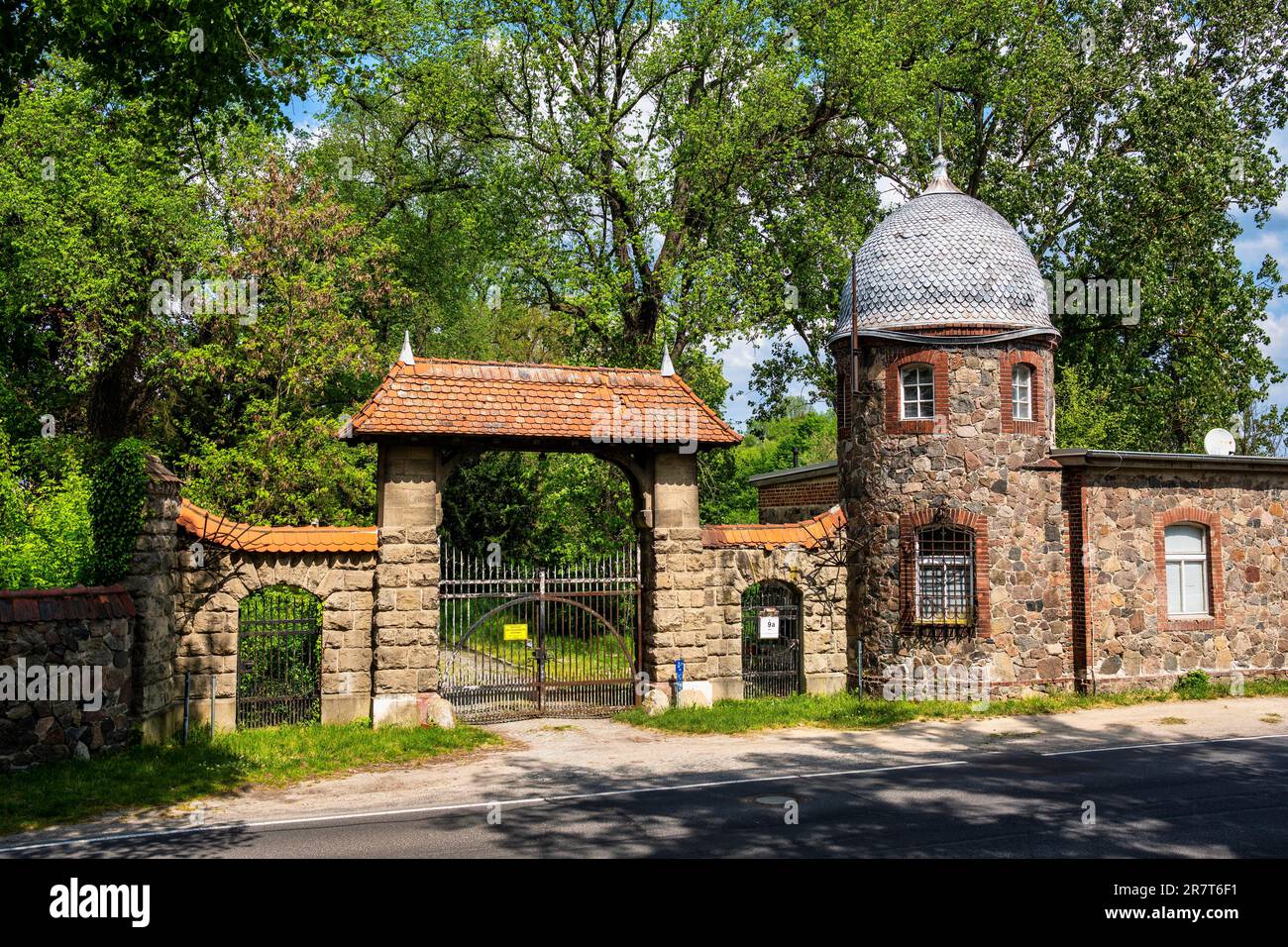 Gate to Schenkendorf Castle Park, Mittenwalde, Brandenburg, Germany ...