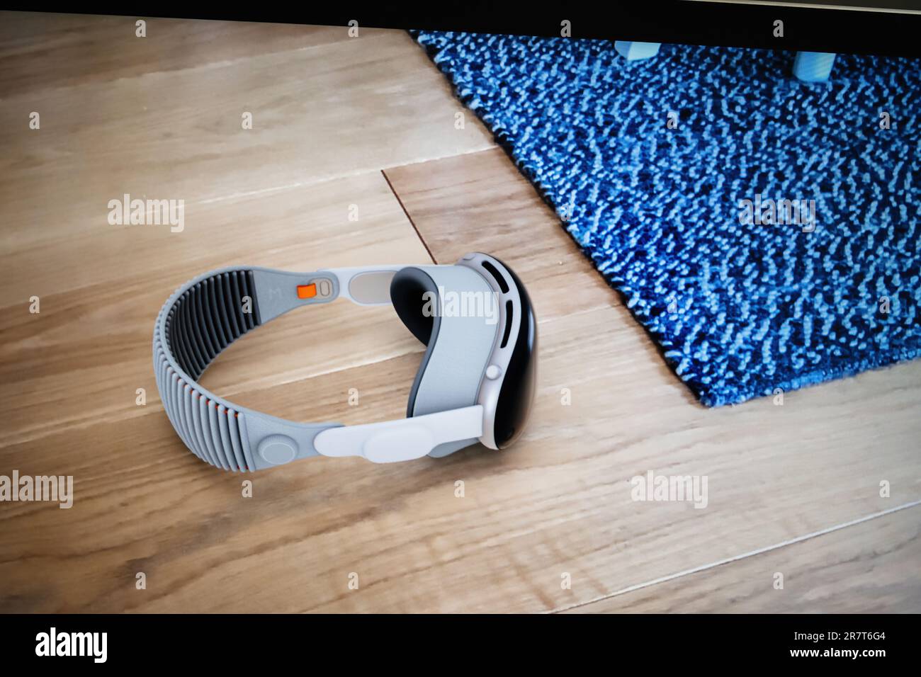 Apple vision pro headset hi-res stock photography and images - Alamy