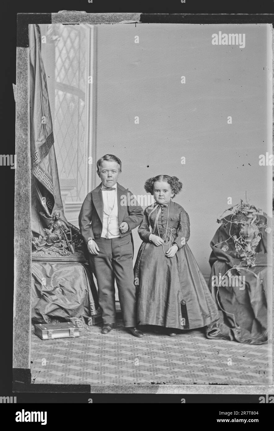 G.W.M. Nutt and Minnie Warren c. 1860-1870 Stock Photo - Alamy