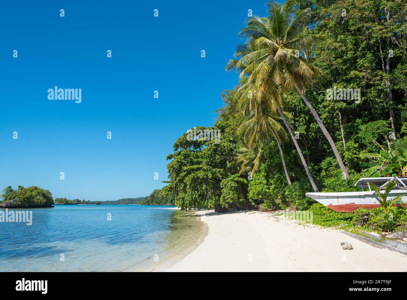 The white sandy beach of the Togian Island Batudaka in the Gulf of ...