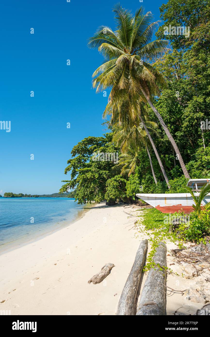 The white sandy beach of the Togian Island Batudaka in the Gulf of ...