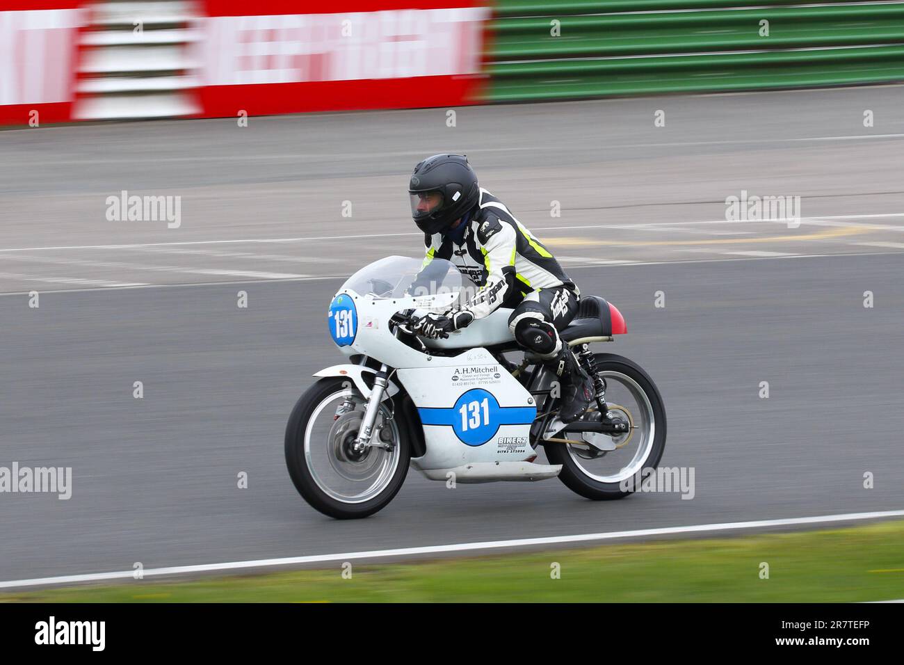 Vintage Motor cycle club, Mallory park, VMCC April 16th 2023 Stock ...