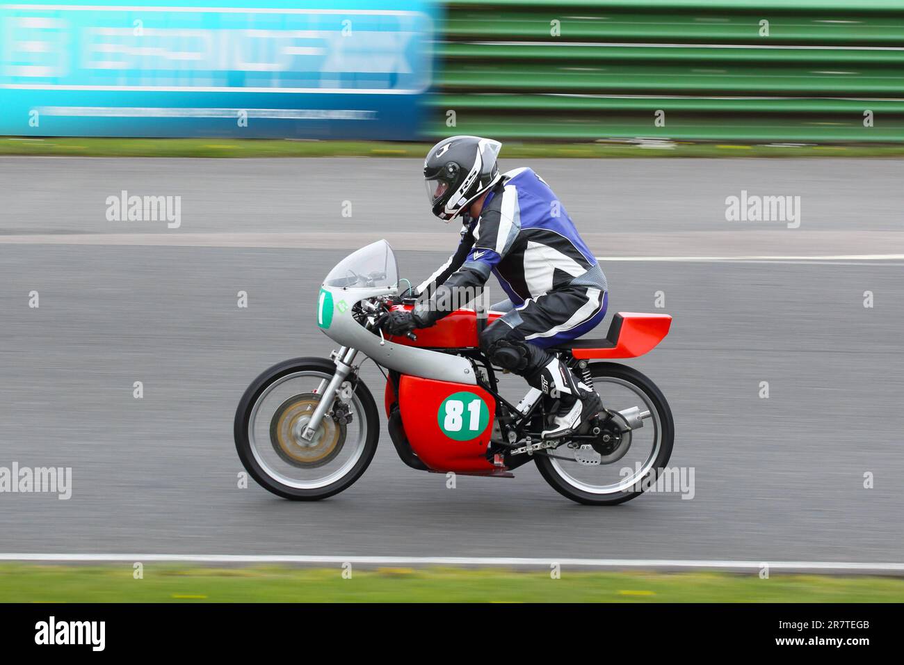 Vintage Motor cycle club, Mallory park, VMCC April 16th 2023 Stock ...