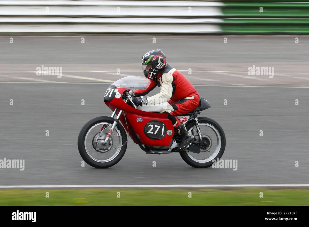 Vintage Motor cycle club, Mallory park, VMCC April 16th 2023 Stock ...