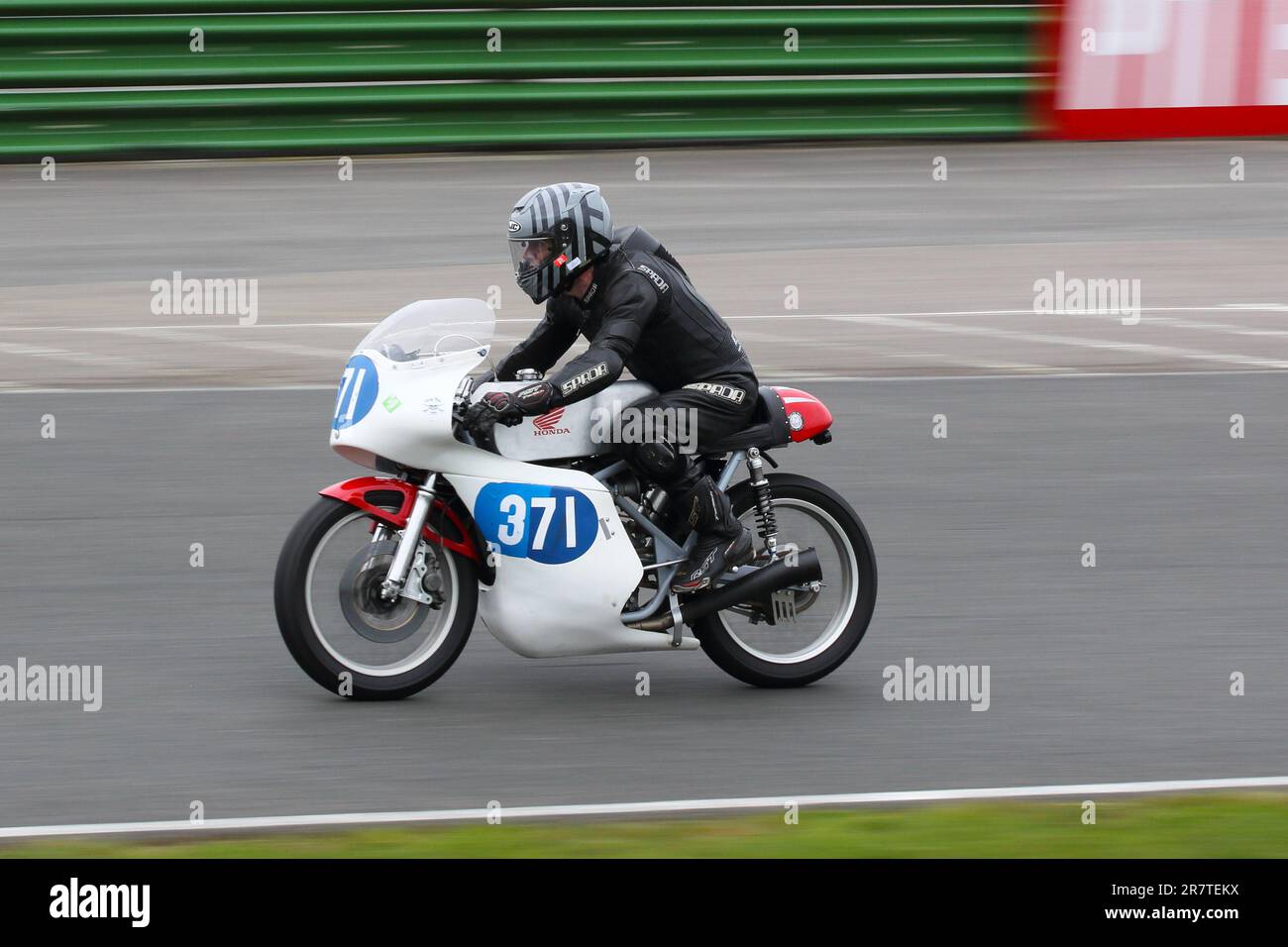Vintage Motor cycle club, Mallory park, VMCC April 16th 2023 Stock ...