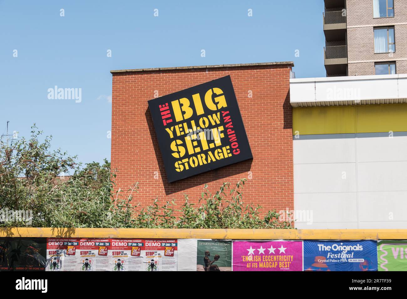 The Big Yellow Self Storage building and offices on Kennington Road ...