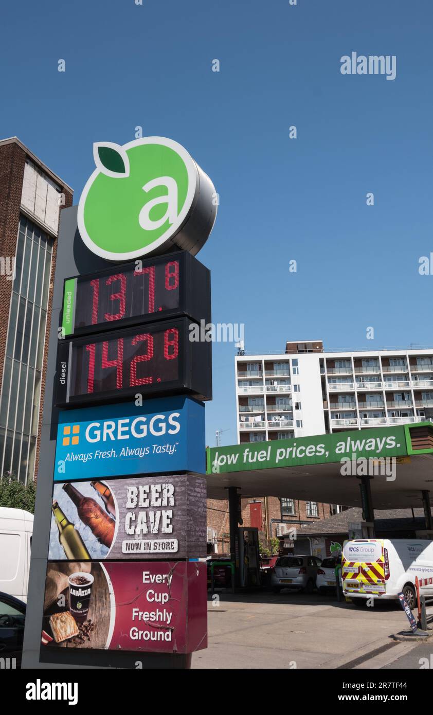Applegreen Service Station forecourt, Eccles Court, 238 Kennington Lane ...