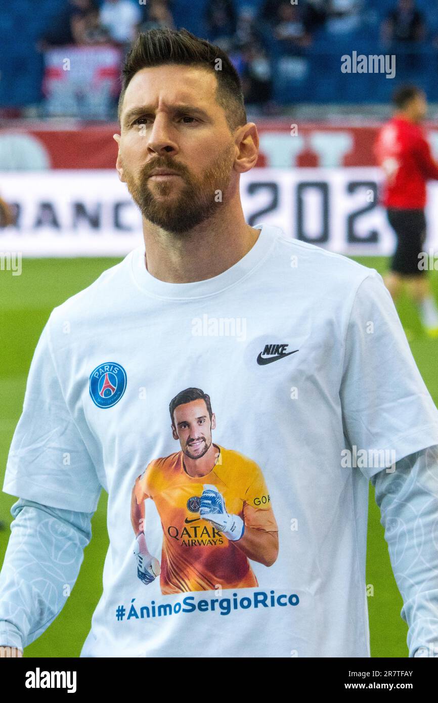 Lionel MESSI (Paris St. Germain) warming up in front of his last match ...