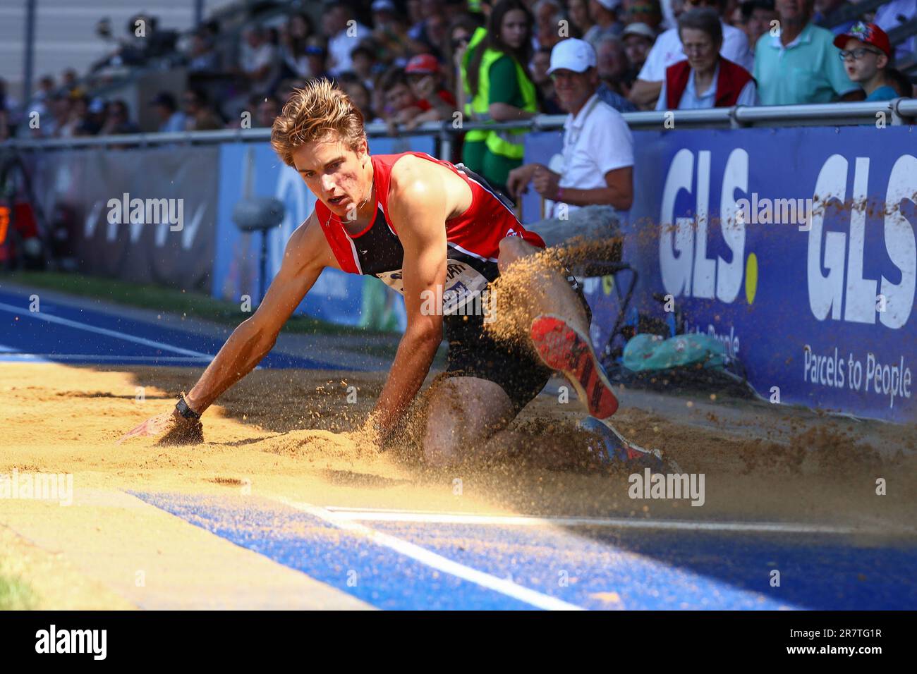 Mens heptathlon high jump hi-res stock photography and images - Alamy