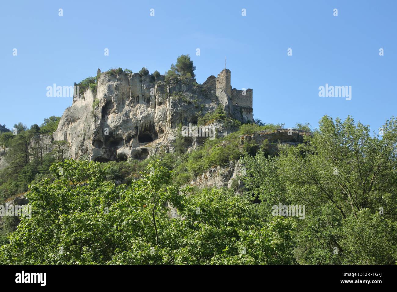 Chateau de Petrarque, Fontaine-de-Vaucluse, Castle, Mountain, Rock ...