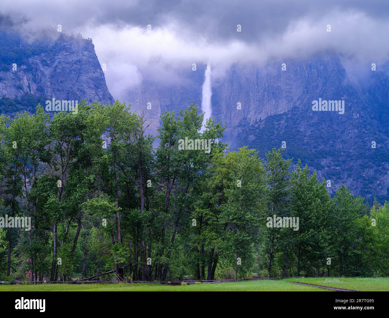 Tremendous waterfalls hi-res stock photography and images - Alamy