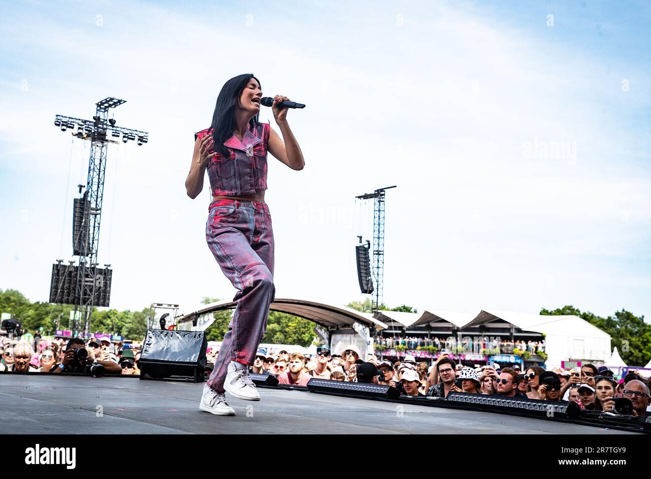 LANDGRAAF - The Dutch pop group Ronde with lead singer Rikki Borgelt ...