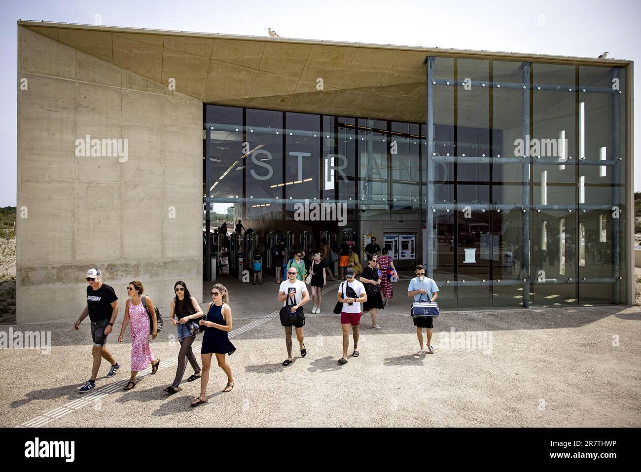 HOEK VAN HOLLAND - Travelers arrive by metro on the beach of Hoek van ...