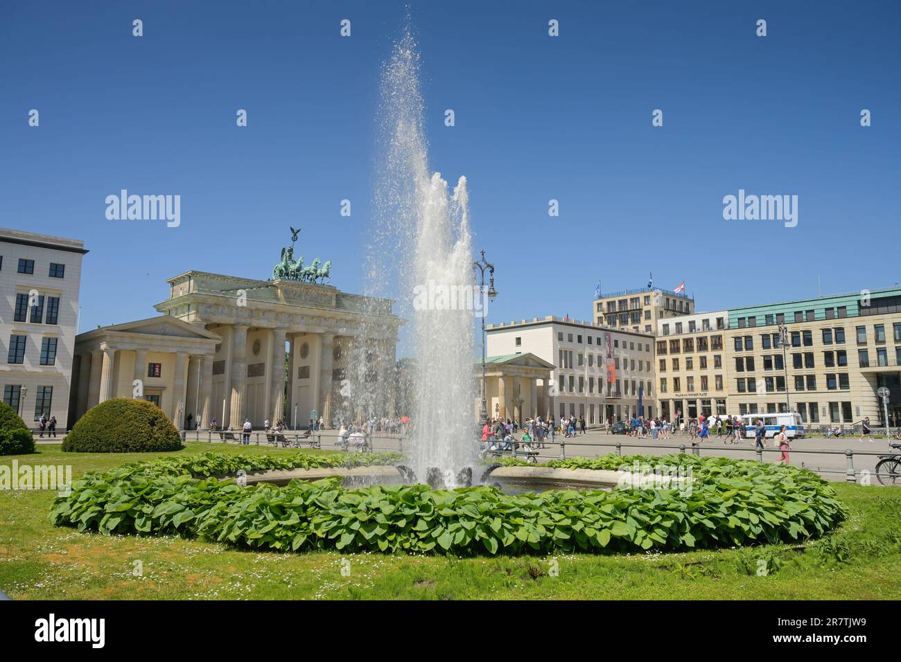 Springbrunnen, Brandenburger Tor, Pariser Platz, Mitte, Berlin ...